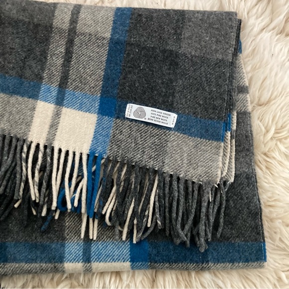 Vintage | Bedding | Vintage Greybluecream Plaid Wool Fringed Throw ...